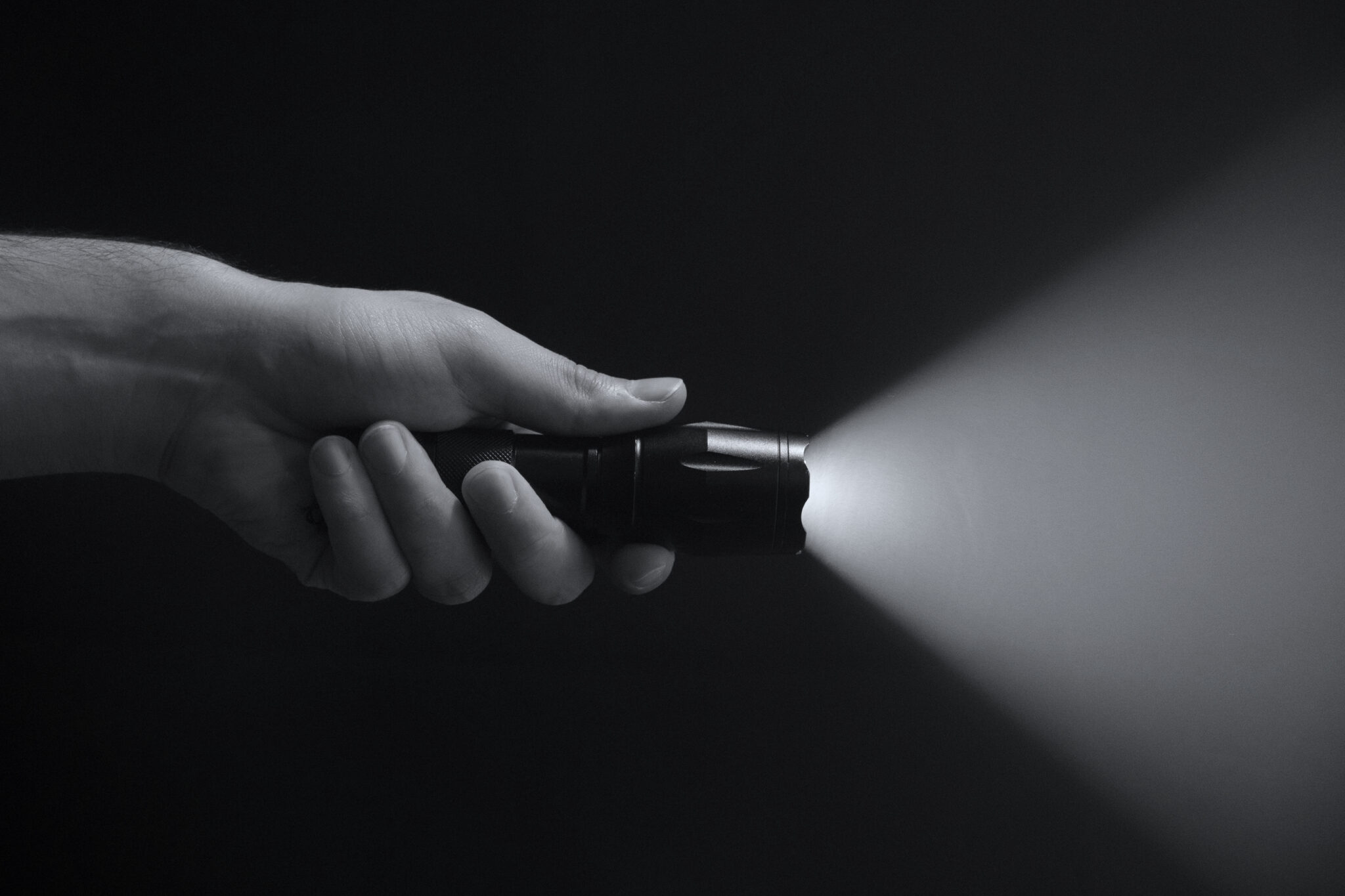 8 essential pieces of security guard equipment - Canadian Academy of ...